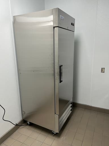 Avantco 2-Door Commercial Freezer | Avantco Refrigeration